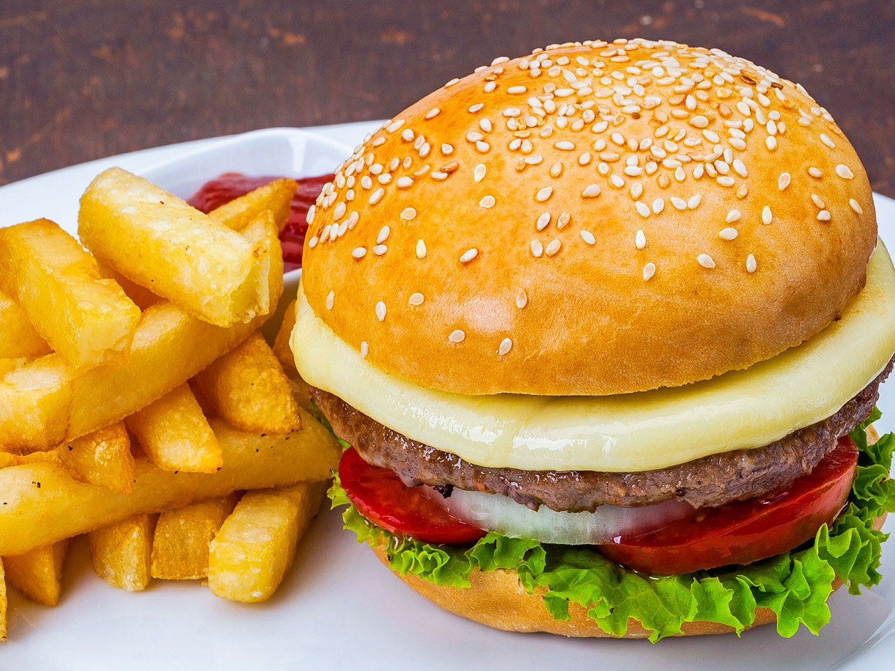 Mega hamburguesa de res – Hotel Almirante App